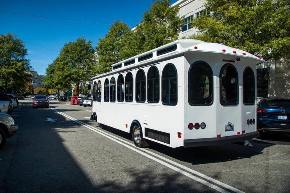 low floor carriage trolley bus